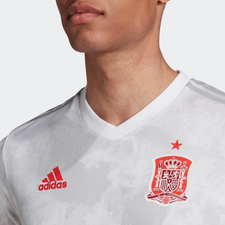 Seconda maglia Spagna per gli Europei 2021 firmata Adidas