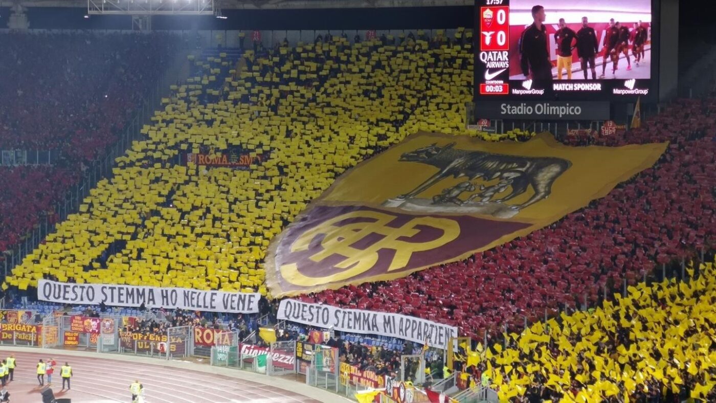 La maglia della Roma per il derby, torna lo stemma ASR