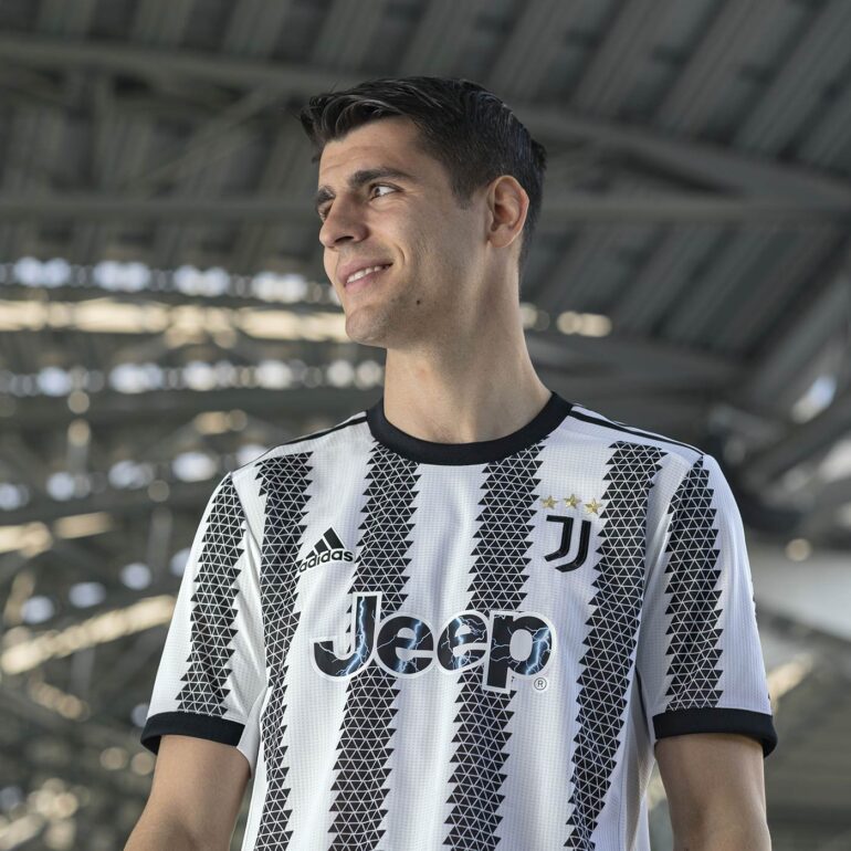 La maglia della Juventus 2023, che novità le strisce a triangoli! La maglia della Juventus 2023, che novità le strisce a triangoli!