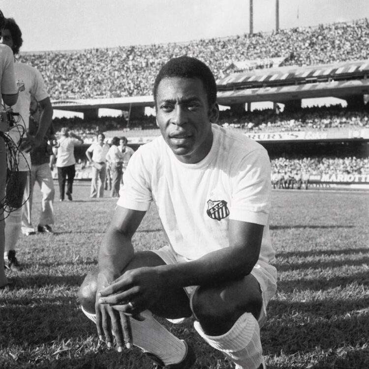 Tutte le maglie della carriera di Pelè (o quasi)