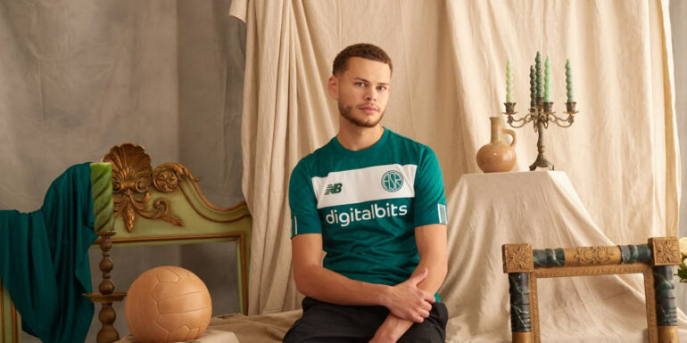 La maglia verde della Roma in omaggio all'Alba