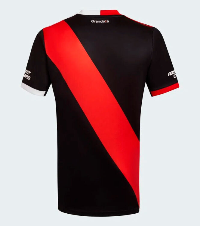Torna la fascia rossa sulla terza maglia nera del River Plate 2023