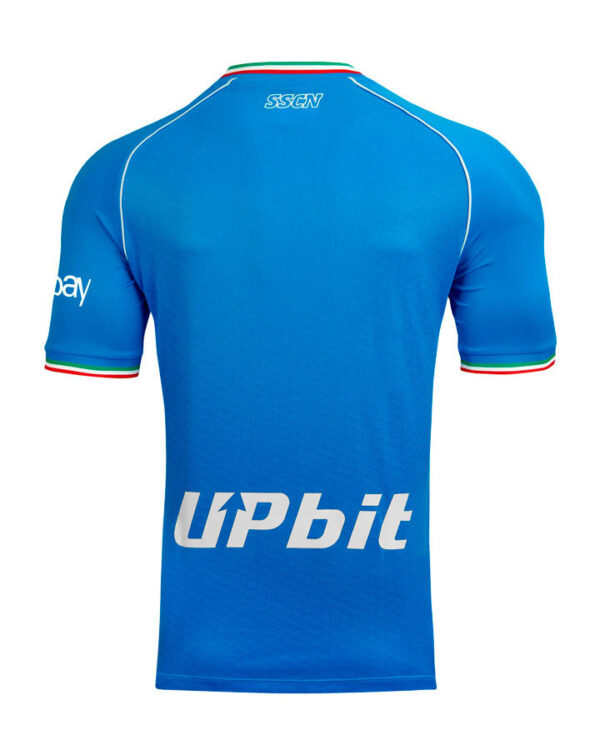 Le maglie del Napoli 2023-2024 con il tricolore e il Vesuvio