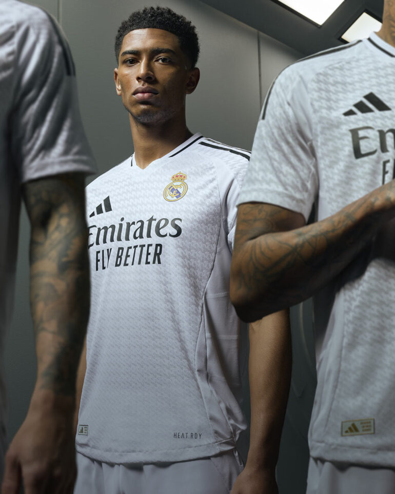 La maglia del Real Madrid 2024-2025 con la trama pied de poule